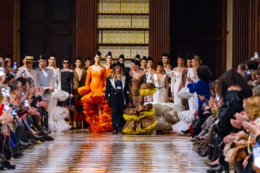 Juana Martín deslumbra con «Cristales Rotos de Triana» en el Archivo ...